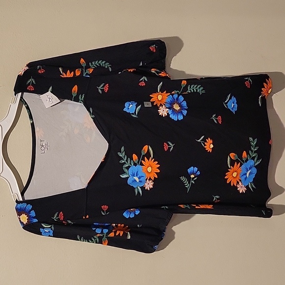 LOFT | Tops | Nwt Ann Taylor Loft Floral Top With Sweetheart Neckline ...